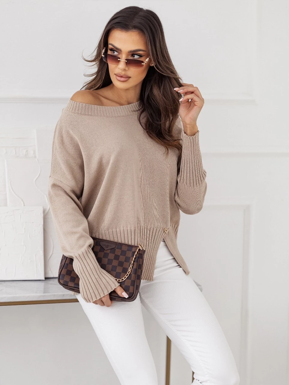 Bawełniany sweter damski JULA Madame Sue Piaskowy | UBRANIA \ SWETRY ...